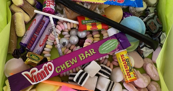 retro sweet pizza box